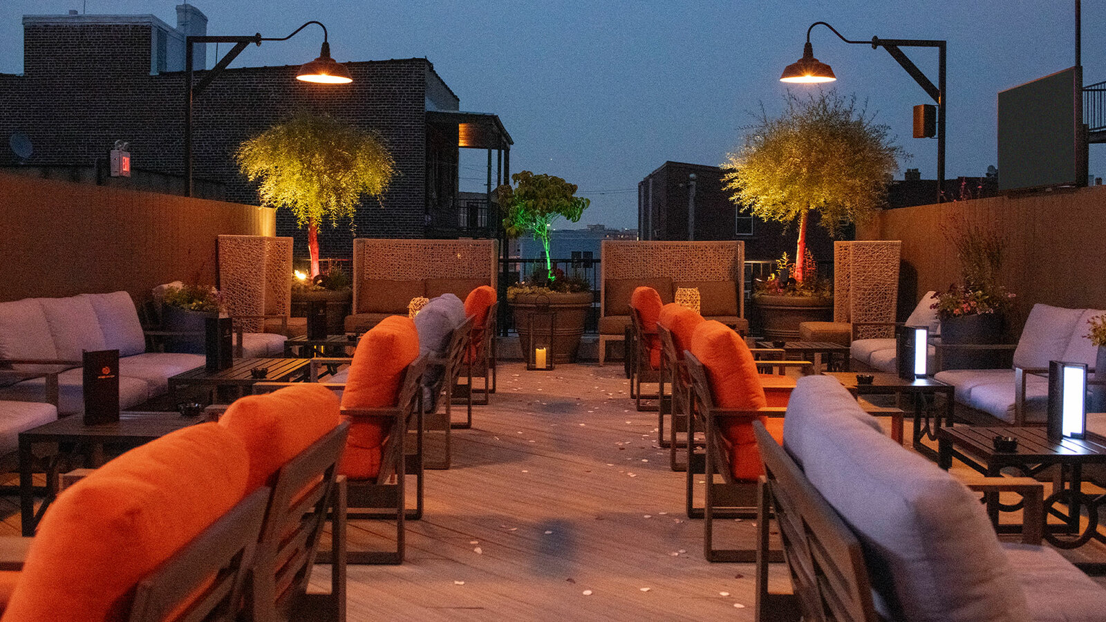 Newark Bars Lounges United Airlines' Biggest Club Lounge Opens Today